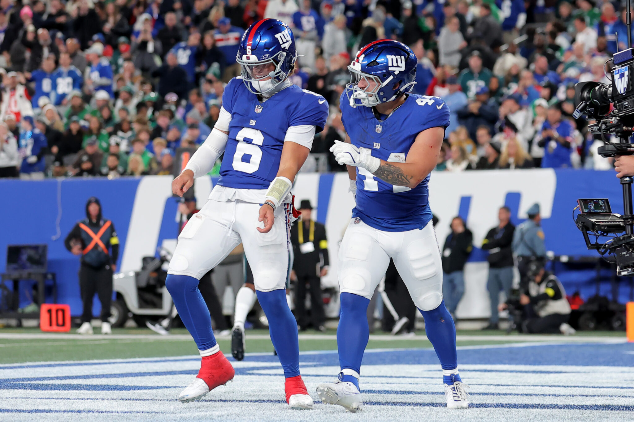 Giants' Jaxson Dart Had Heartbreaking Reaction to Cam Skattebo Injury